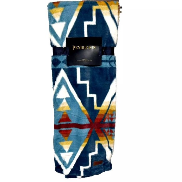 Pendleton | Bedding | Pendleton Arrow Flight Double Sided Faux Fur ...